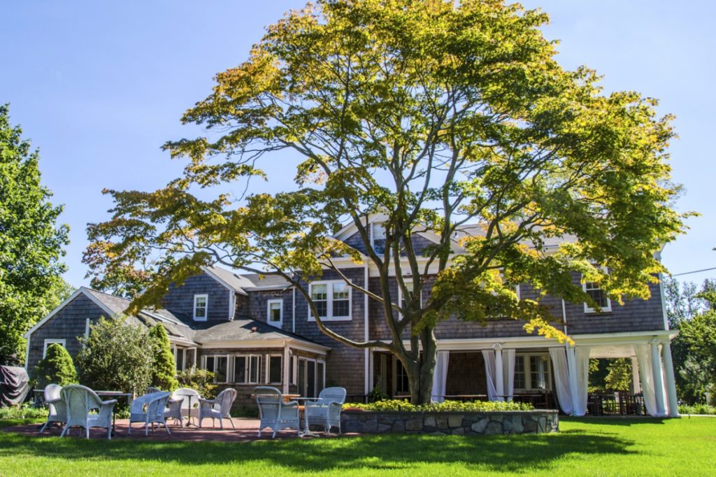 Hamptons Restaurant Review: Bridgehampton Inn Continues to Shine – Dan ...