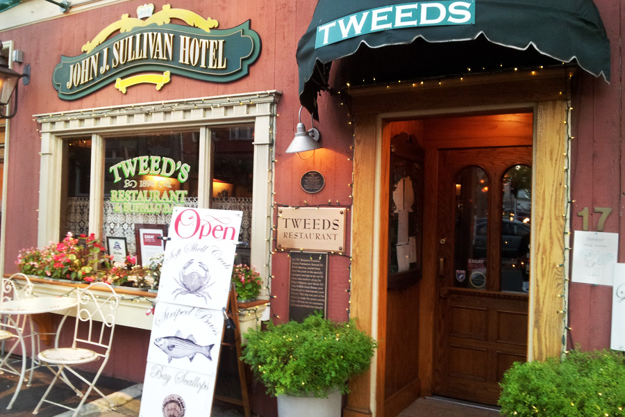 Restaurant Review: Tweed's Restaurant & Buffalo Bar – Dan’s Papers