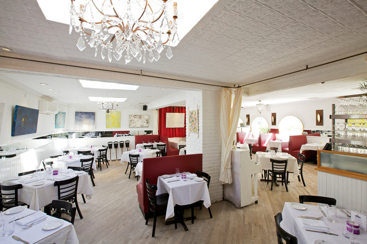 An Endlessly Charming Restaurant Row in Bridgehampton