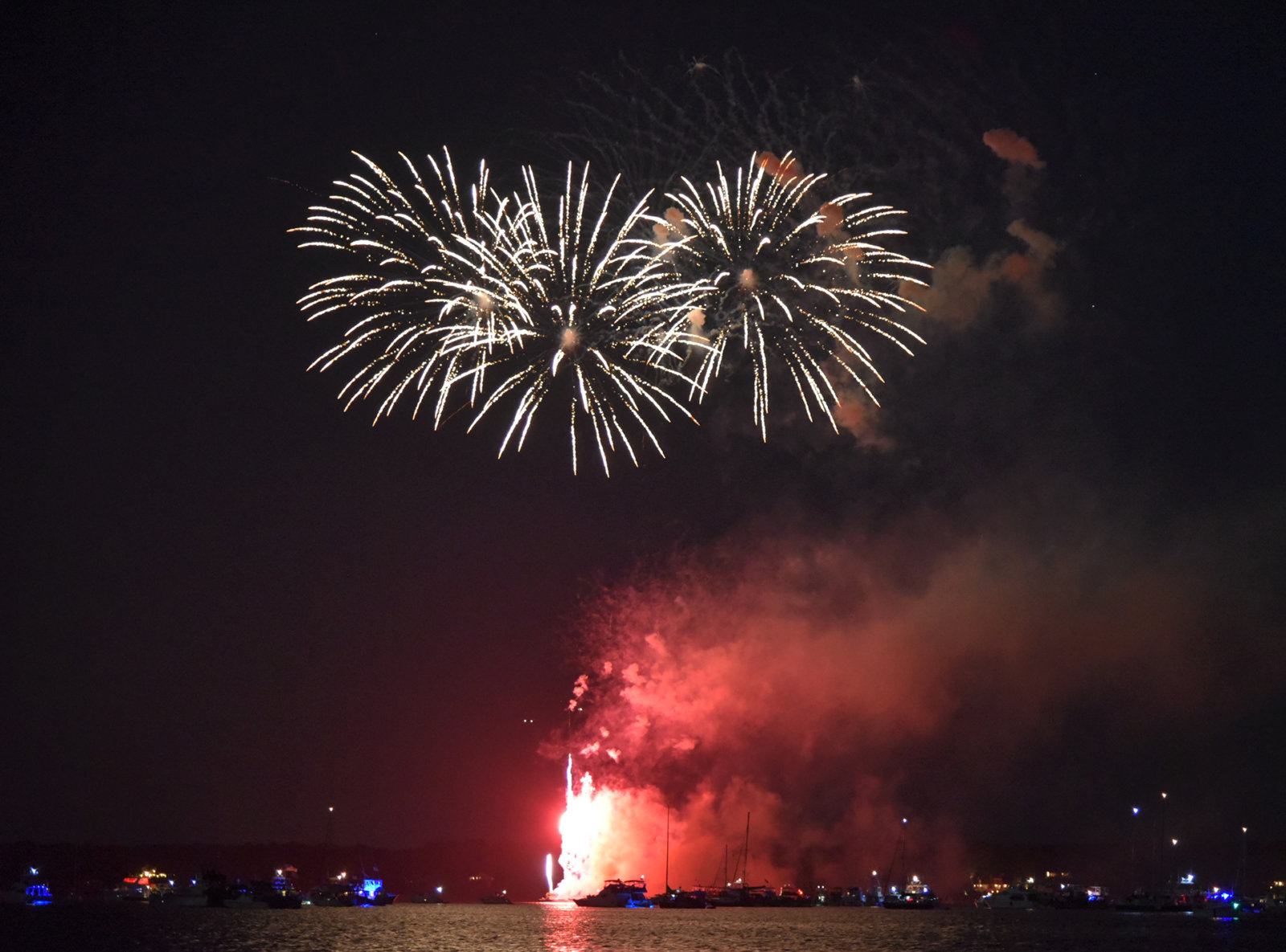 Clamshell Foundation Wows With Fireworks – Dan’s Papers
