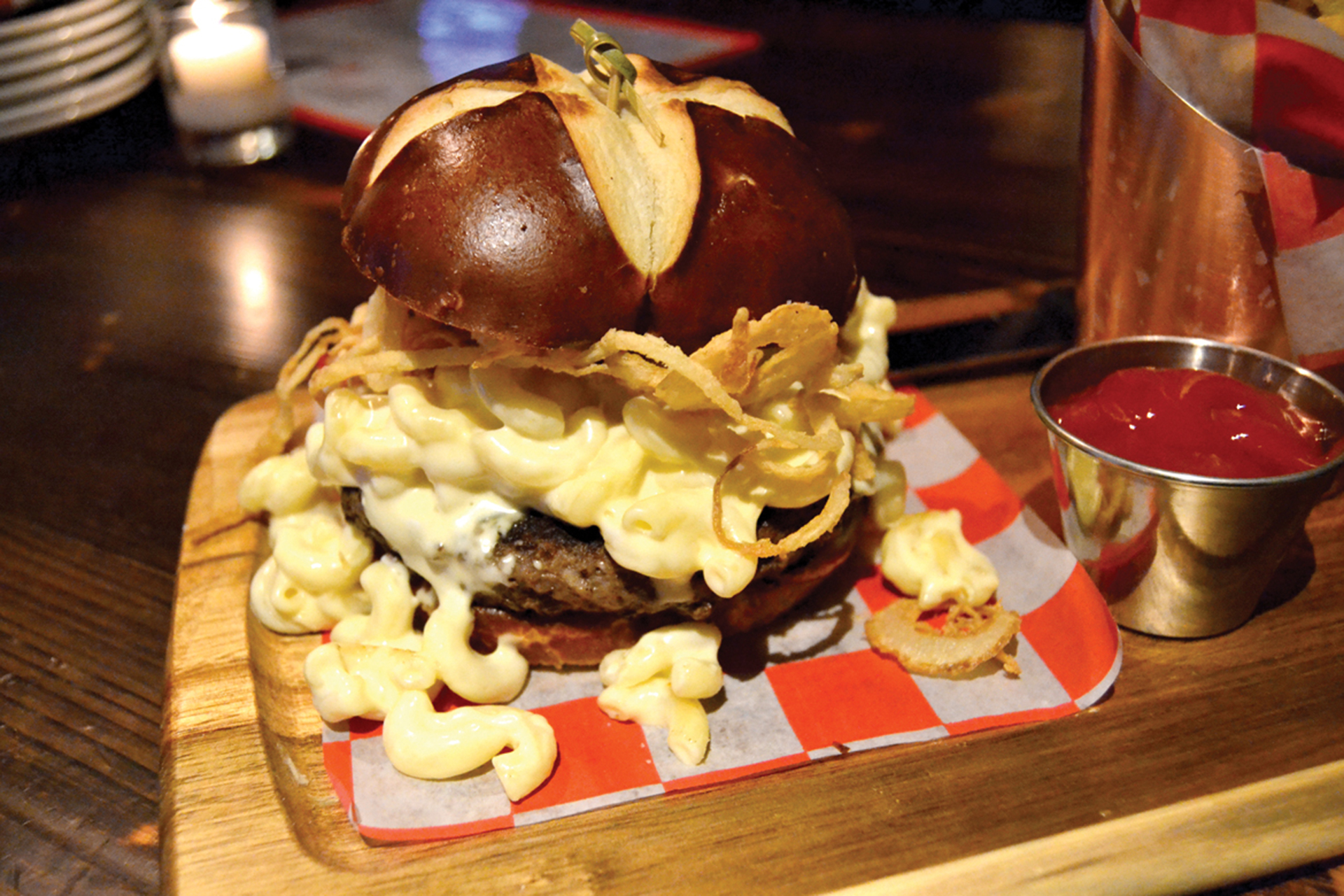 Union Burger Bar Takes Center Stage – Dan’s Papers