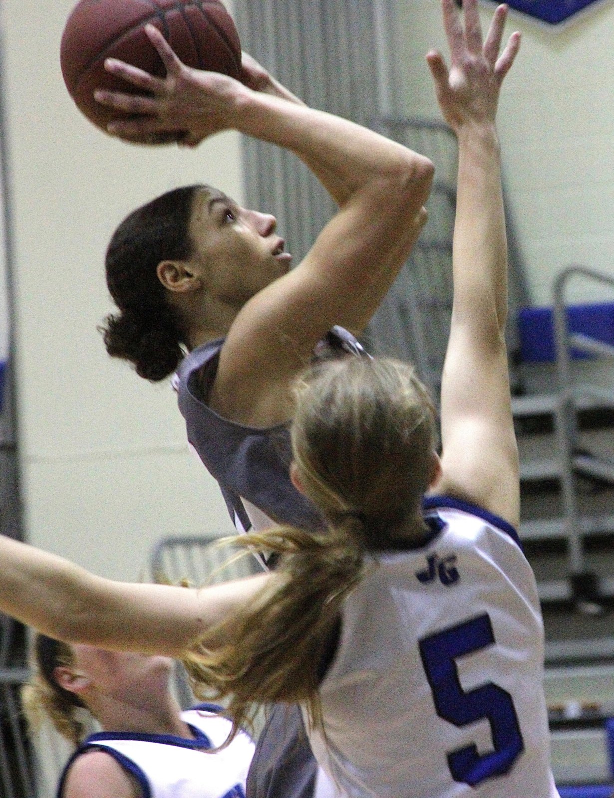 Layla Mendoza’s 20 Points Propel Westhampton Past John Glenn – Dan’s Papers