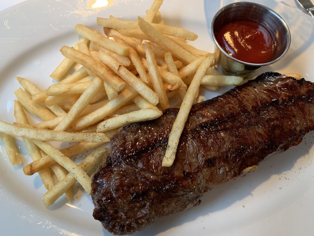 An Endlessly Charming Restaurant Row in Bridgehampton