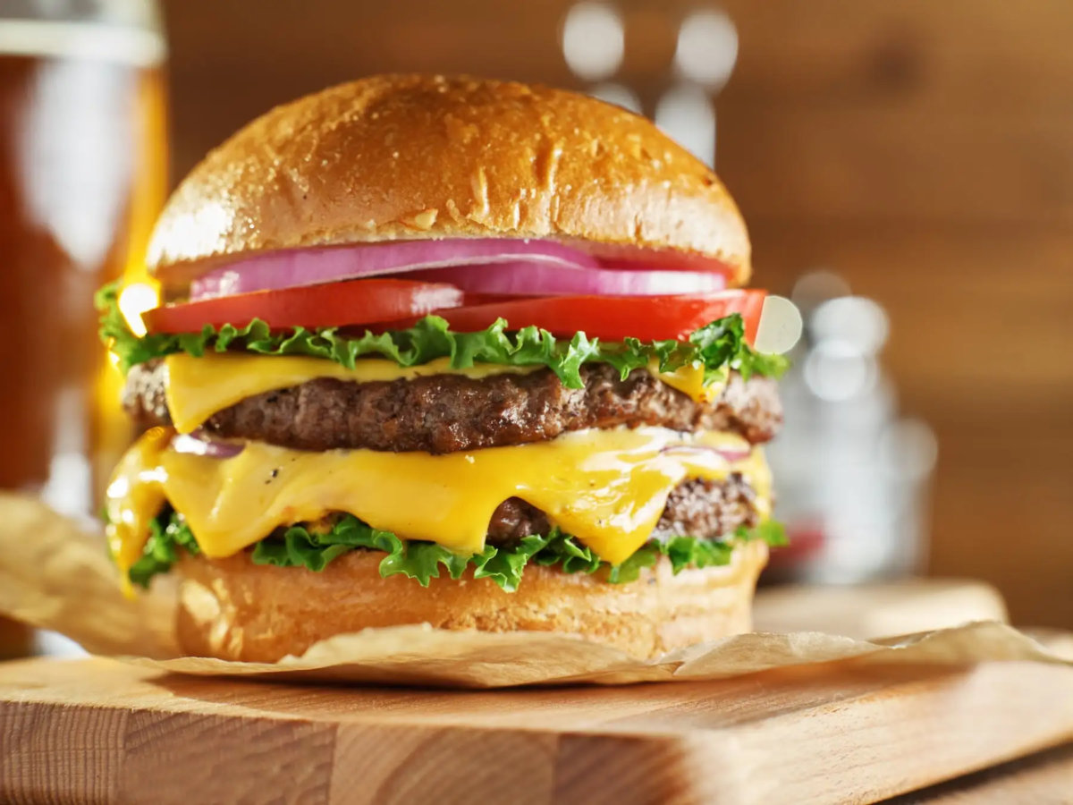Grab a Burger & Beer at These 8 Hamptons Bars & Pubs