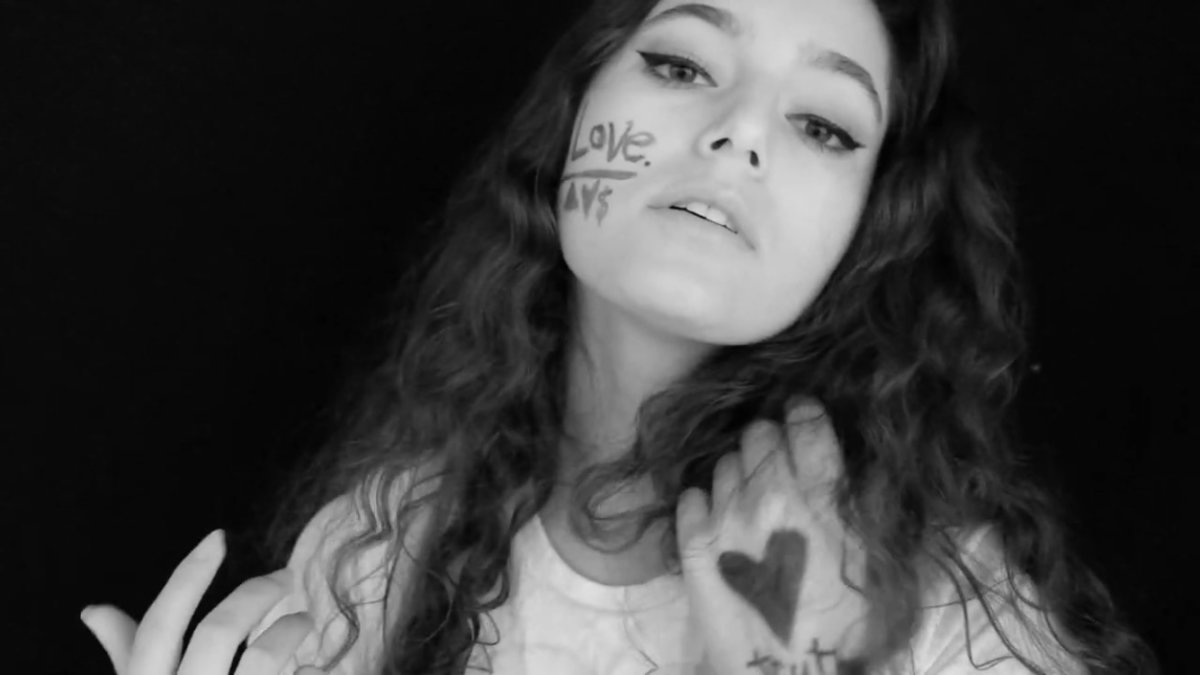 Adam Baranello Creates 'A Room Full of Art' in Southampton