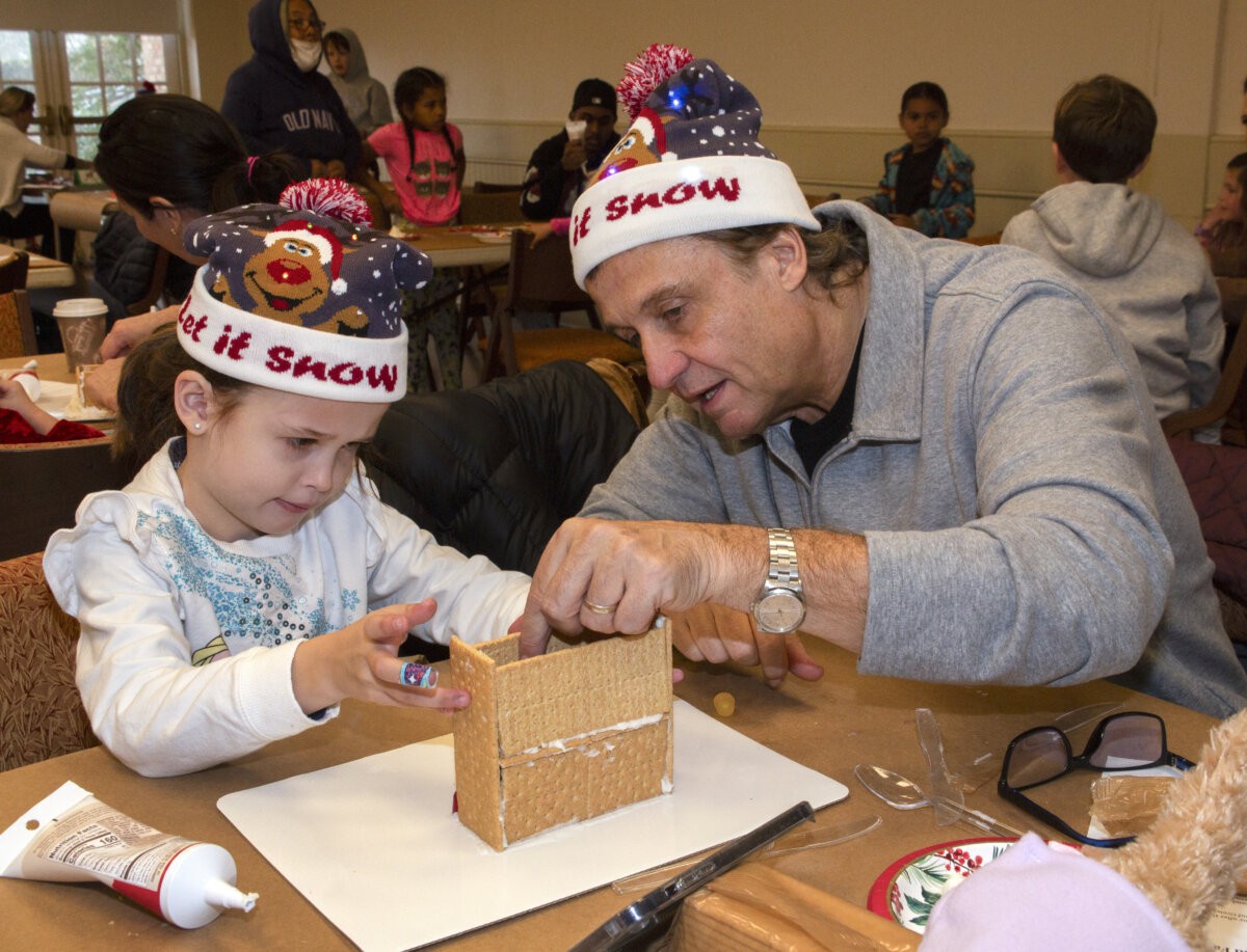 Roger Memorial Library Judges Gingerbread House Challenge