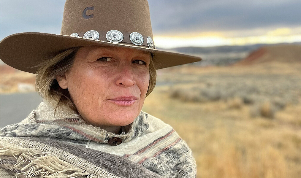 My Not-So-Psychic Experience With ‘Long Island Medium’ Theresa Caputo