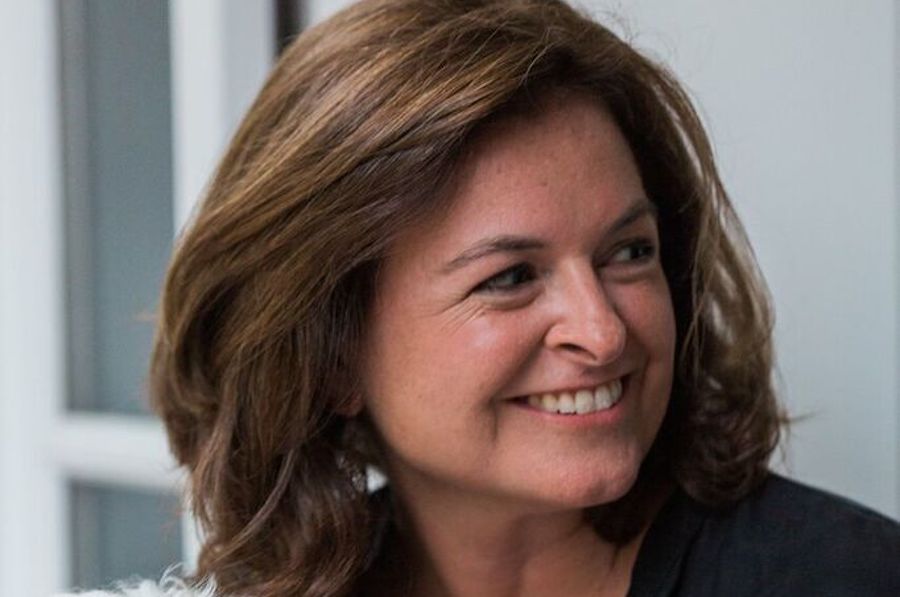 Carrie Doyle Has Big Fun for 2025 Hamptons Whodunit Weekend